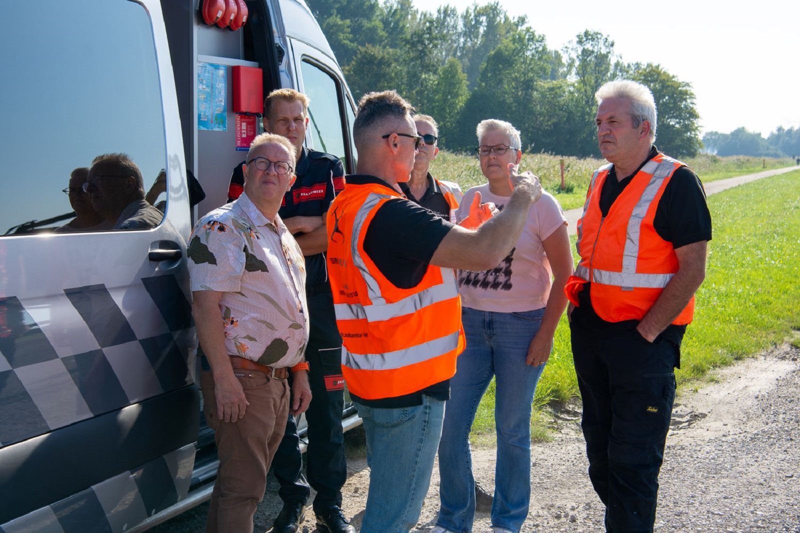 Kennis delen tijdens de actiedag VTH-team op industrieterrein Moerdijk ...